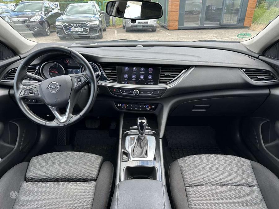 Grey Opel Insignia 2018 in Alytus, with an engine capacity of 1.96 L and mileage of 200 thousand km for 9400 €, photo 10 on AUTOMOTO.COM.LV