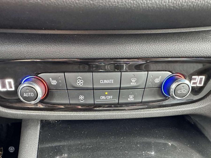 Grey Opel Insignia 2018 in Alytus, with an engine capacity of 1.96 L and mileage of 200 thousand km for 9400 €, photo 12 on AUTOMOTO.COM.LV