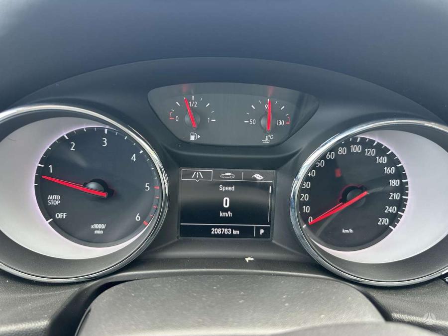 Grey Opel Insignia 2018 in Alytus, with an engine capacity of 1.96 L and mileage of 200 thousand km for 9400 €, photo 14 on AUTOMOTO.COM.LV