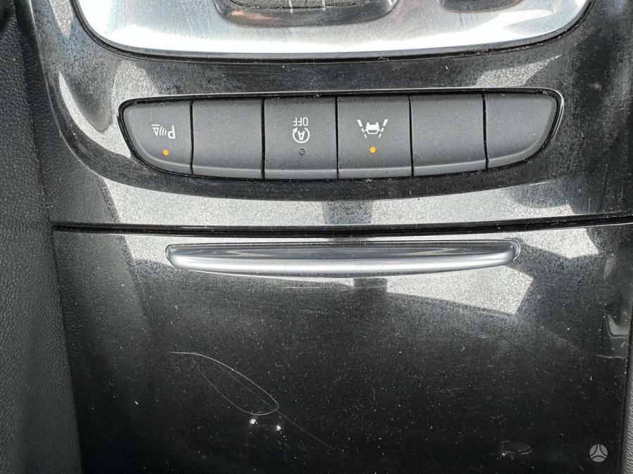 Grey Opel Insignia 2018 in Alytus, with an engine capacity of 1.96 L and mileage of 200 thousand km for 9400 €, photo 15 on AUTOMOTO.COM.LV
