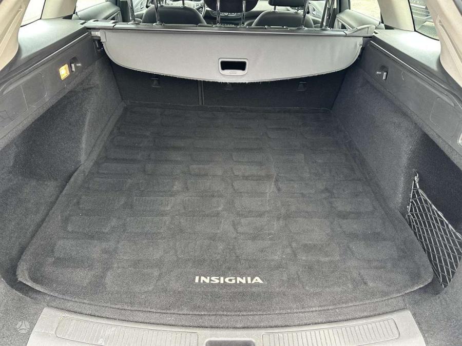 Grey Opel Insignia 2018 in Alytus, with an engine capacity of 1.96 L and mileage of 200 thousand km for 9400 €, photo 16 on AUTOMOTO.COM.LV