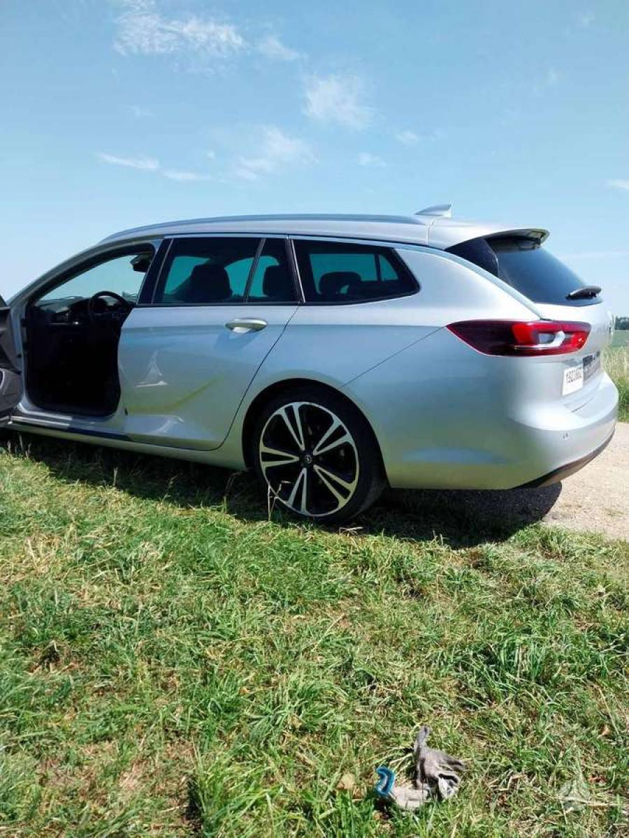 Grey Opel Insignia 2018 in Vilkaviskis, with an engine capacity of 1.96 L and mileage of 270 thousand km for 8500 €, photo 4 on AUTOMOTO.COM.LV