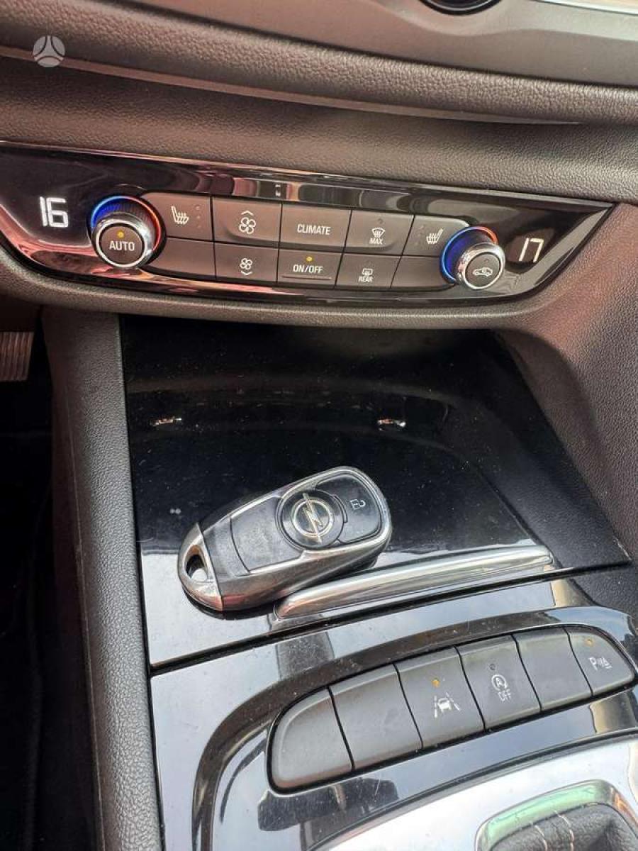Grey Opel Insignia 2018 in Kaunas, with an engine capacity of 1.96 L and mileage of 293 thousand km for 9450 €, photo 14 on AUTOMOTO.COM.LV