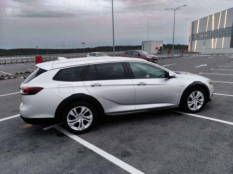 Grey Opel Insignia 2018 in Vilnius, with an engine capacity of 1.96 L and mileage of 240 thousand km for 7800 €, photo 6 on AUTOMOTO.COM.LV