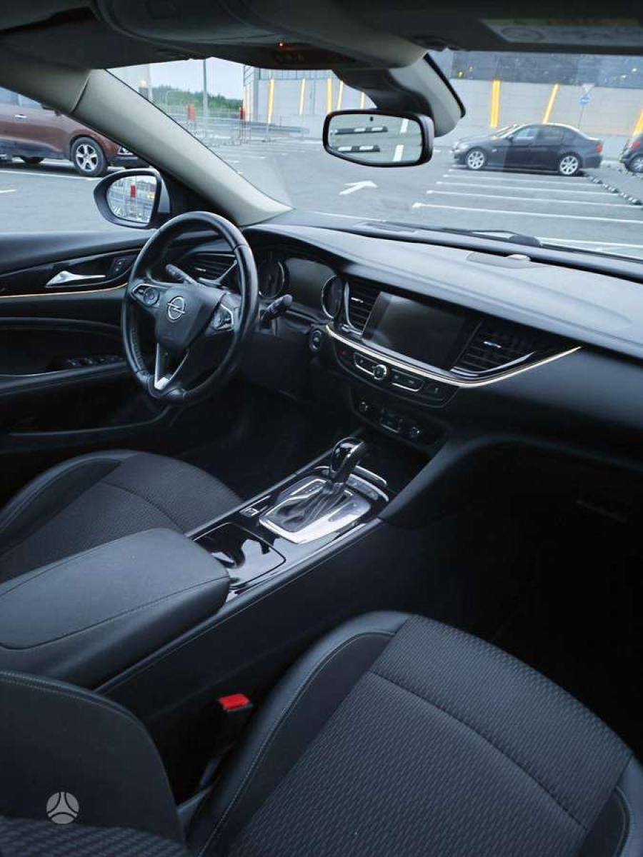 Grey Opel Insignia 2018 in Vilnius, with an engine capacity of 1.96 L and mileage of 240 thousand km for 7800 €, photo 9 on AUTOMOTO.COM.LV