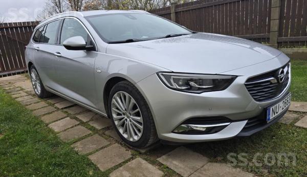 Grey Opel Insignia 2018 in Valmiera, with an engine capacity of 2.00 L and mileage of 275 thousand km for 8800 €, photo 1 on AUTOMOTO.COM.LV