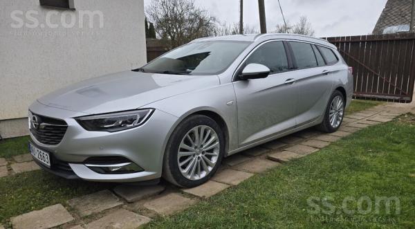 Grey Opel Insignia 2018 in Valmiera, with an engine capacity of 2.00 L and mileage of 275 thousand km for 8800 €, photo 3 on AUTOMOTO.COM.LV