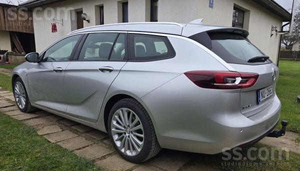 Grey Opel Insignia 2018 in Valmiera, with an engine capacity of 2.00 L and mileage of 275 thousand km for 8800 €, photo 4 on AUTOMOTO.COM.LV