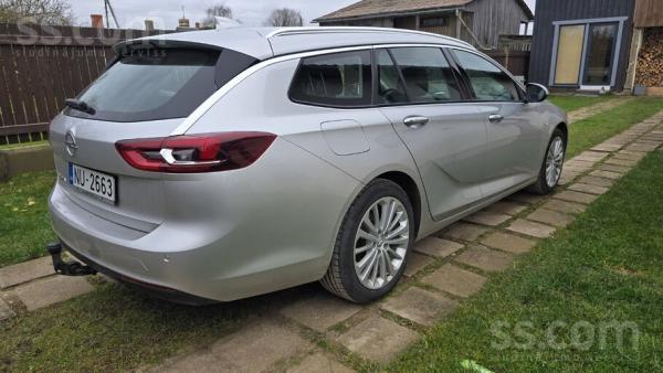Grey Opel Insignia 2018 in Valmiera, with an engine capacity of 2.00 L and mileage of 275 thousand km for 8800 €, photo 5 on AUTOMOTO.COM.LV