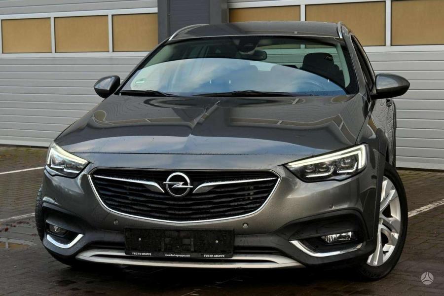 Grey Opel Insignia 2019 in Kretinga, with an engine capacity of 1.96 L and mileage of 228 thousand km for 11350 €, photo 2 on AUTOMOTO.COM.LV