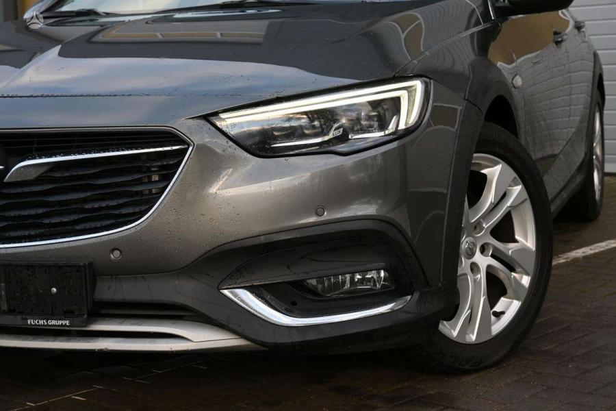 Grey Opel Insignia 2019 in Kretinga, with an engine capacity of 1.96 L and mileage of 228 thousand km for 11350 €, photo 5 on AUTOMOTO.COM.LV