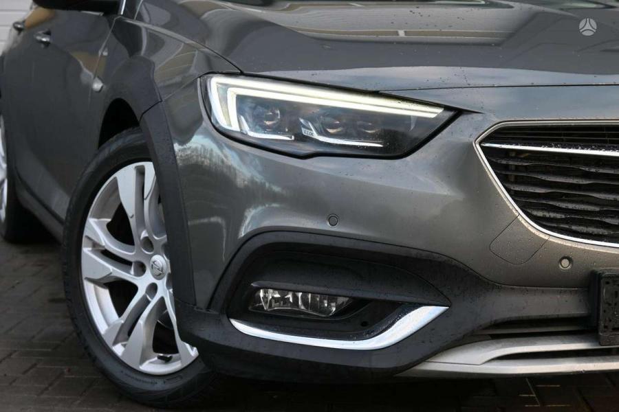Grey Opel Insignia 2019 in Kretinga, with an engine capacity of 1.96 L and mileage of 228 thousand km for 11350 €, photo 9 on AUTOMOTO.COM.LV