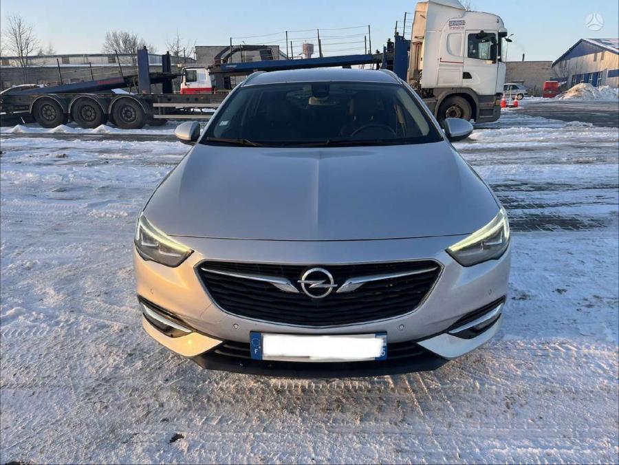 Grey Opel Insignia 2019 in Taurage, with an engine capacity of 1.60 L and mileage of 149 thousand km for 9000 €, photo 2 on AUTOMOTO.COM.LV
