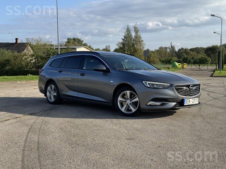Grey Opel Insignia 2019 in Ludza, with an engine capacity of 2.00 L and mileage of 143 thousand km for 10500 €, photo 1 on AUTOMOTO.COM.LV
