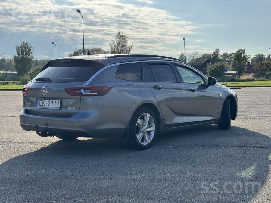 Grey Opel Insignia 2019 in Ludza, with an engine capacity of 2.00 L and mileage of 143 thousand km for 10500 €, photo 4 on AUTOMOTO.COM.LV