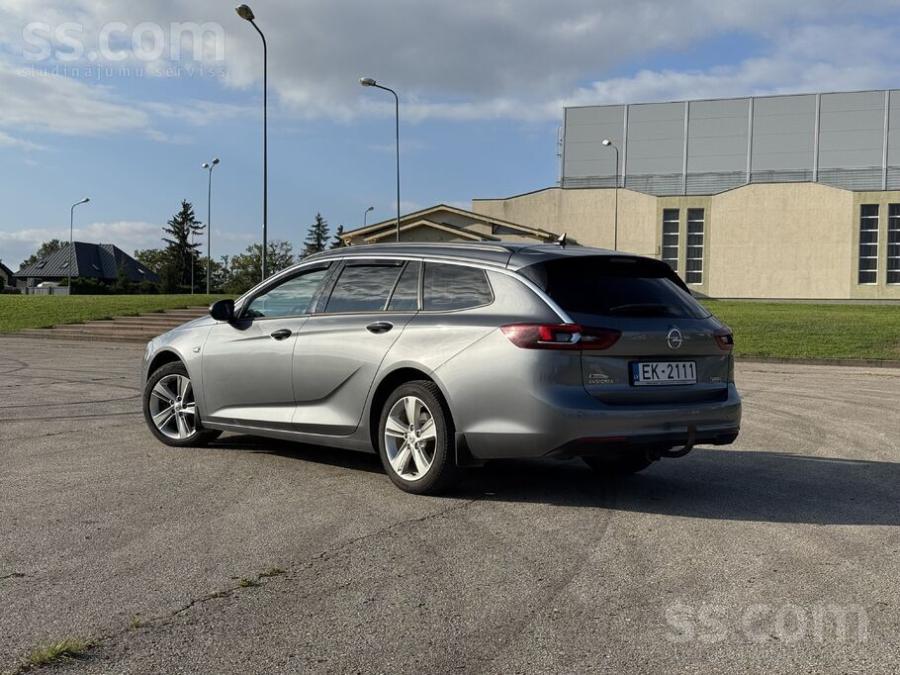 Grey Opel Insignia 2019 in Ludza, with an engine capacity of 2.00 L and mileage of 143 thousand km for 10500 €, photo 5 on AUTOMOTO.COM.LV