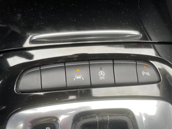 Grey Opel Insignia 2019 in Riga, with an engine capacity of 2.00 L and mileage of 116 thousand km for 13480 €, photo 4 on AUTOMOTO.COM.LV
