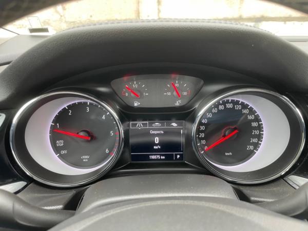 Grey Opel Insignia 2019 in Riga, with an engine capacity of 2.00 L and mileage of 116 thousand km for 13480 €, photo 5 on AUTOMOTO.COM.LV