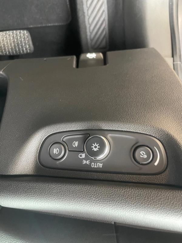 Grey Opel Insignia 2019 in Riga, with an engine capacity of 2.00 L and mileage of 116 thousand km for 13480 €, photo 6 on AUTOMOTO.COM.LV