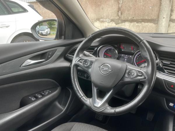Grey Opel Insignia 2019 in Riga, with an engine capacity of 2.00 L and mileage of 116 thousand km for 13480 €, photo 8 on AUTOMOTO.COM.LV