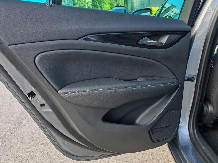 Grey Opel Insignia 2019 in Klaipeda, with an engine capacity of 1.96 L and mileage of 207 thousand km for 11950 €, photo 31 on AUTOMOTO.COM.LV