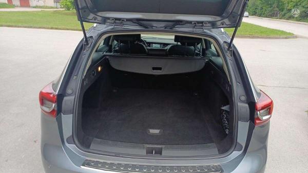Grey Opel Insignia 2019 in Plunge, with an engine capacity of 1.60 L and mileage of 207 thousand km for 9700 €, photo 8 on AUTOMOTO.COM.LV