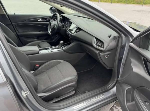 Grey Opel Insignia 2019 in Telschi, with an engine capacity of 1.60 L and mileage of 118 thousand km for 9290 €, photo 10 on AUTOMOTO.COM.LV