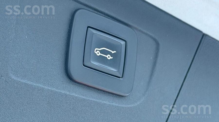 Grey Opel Insignia 2019 in Riga, with an engine capacity of 2.00 L and mileage of 167 thousand km for 14000 €, photo 13 on AUTOMOTO.COM.LV