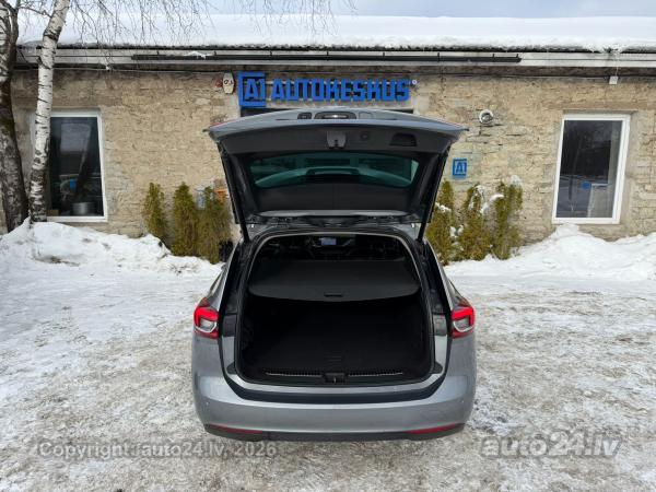 Grey Opel Insignia 2019 in Tallinn, with an engine capacity of 2.00 L and mileage of 150 thousand km for 12990 €, photo 10 on AUTOMOTO.COM.LV