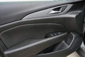 Pelēks Opel Insignia 2020 Rīga, ar dzinēja tilpumu 1.60 L un nobraukumu 156 tūkst. km par 8900 €, foto 28 vietnē AUTOMOTO.COM.LV
