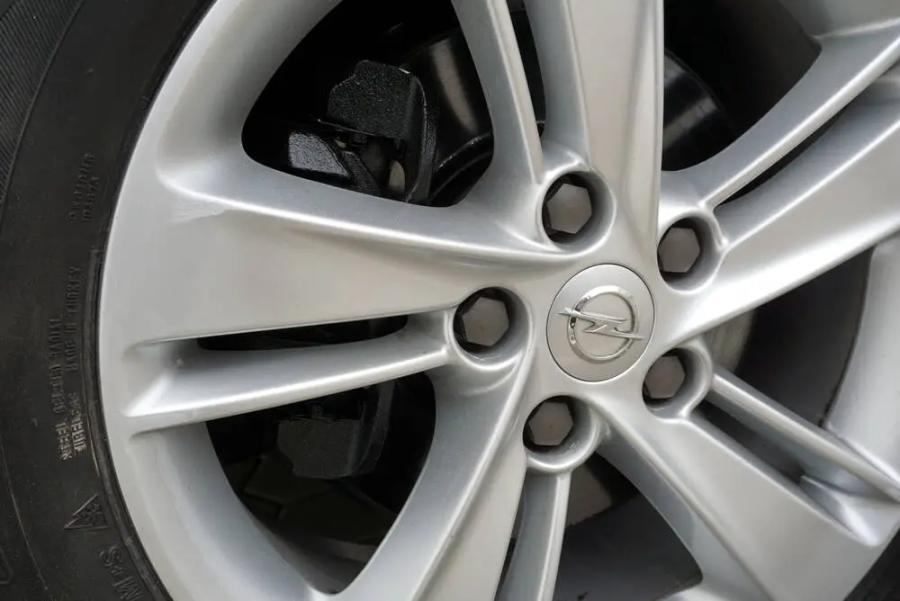 Pelēks Opel Insignia 2020 Rīga, ar dzinēja tilpumu 1.60 L un nobraukumu 156 tūkst. km par 8900 €, foto 30 vietnē AUTOMOTO.COM.LV