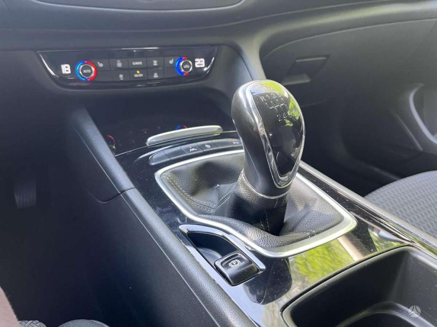 Pelēks Opel Insignia 2020 Kauņa, ar dzinēja tilpumu 1.50 L un nobraukumu 190 tūkst. km par 7200 €, foto 24 vietnē AUTOMOTO.COM.LV