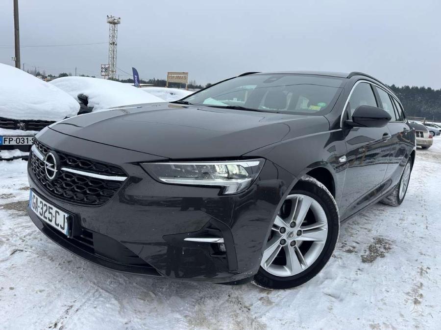 Grey Opel Insignia 2021 in Vilnius, with an engine capacity of 1.50 L and mileage of 124 thousand km for 10889 €, photo 1 on AUTOMOTO.COM.LV
