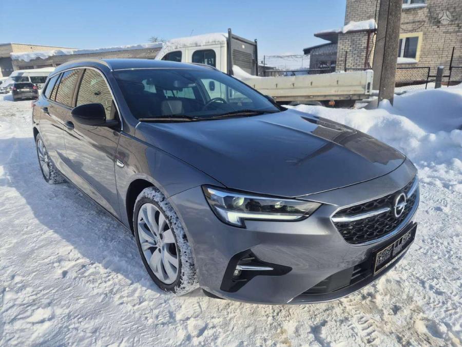 Grey Opel Insignia 2021 in Raseiniai, with an engine capacity of 1.96 L and mileage of 105 thousand km for 7750 €, photo 1 on AUTOMOTO.COM.LV