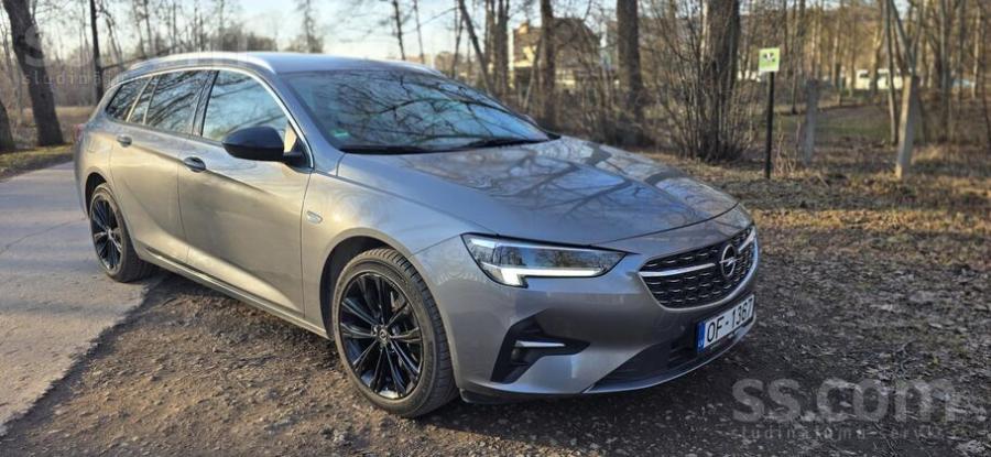 Grey Opel Insignia 2021 in Riga, with an engine capacity of 2.00 L and mileage of 156 thousand km for 12500 €, photo 1 on AUTOMOTO.COM.LV