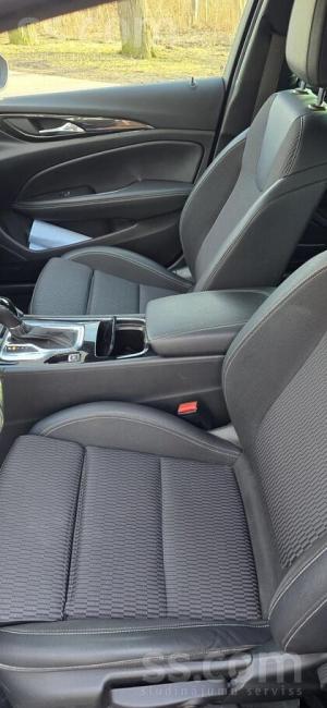 Grey Opel Insignia 2021 in Riga, with an engine capacity of 2.00 L and mileage of 156 thousand km for 12500 €, photo 7 on AUTOMOTO.COM.LV