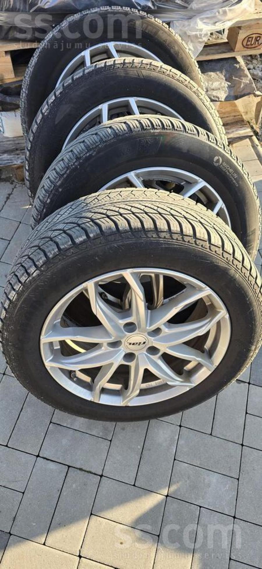 Grey Opel Insignia 2021 in Riga, with an engine capacity of 2.00 L and mileage of 156 thousand km for 12500 €, photo 9 on AUTOMOTO.COM.LV