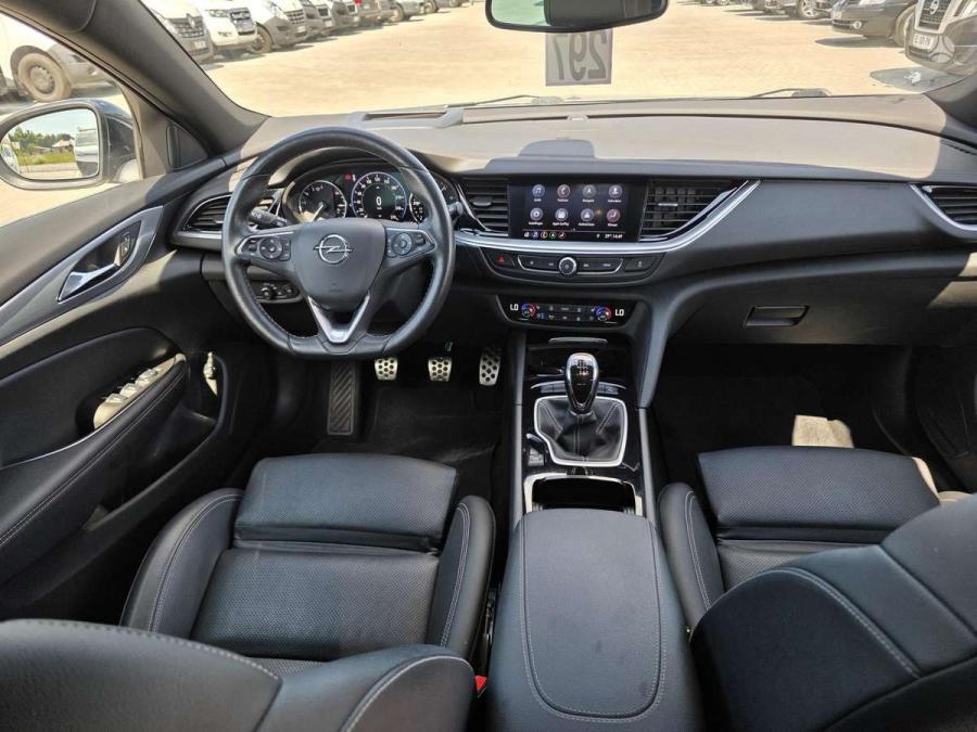 Grey Opel Insignia 2021 in Taurage, with an engine capacity of 1.96 L and mileage of 187 thousand km for 11500 €, photo 10 on AUTOMOTO.COM.LV