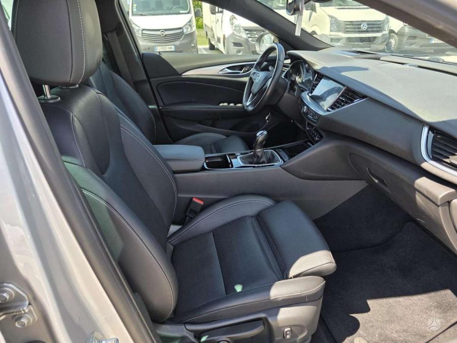 Grey Opel Insignia 2021 in Taurage, with an engine capacity of 1.96 L and mileage of 187 thousand km for 11500 €, photo 11 on AUTOMOTO.COM.LV