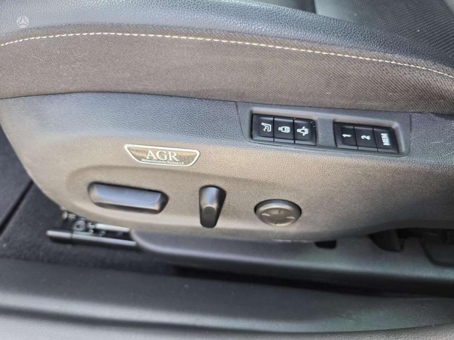Grey Opel Insignia 2021 in Taurage, with an engine capacity of 1.96 L and mileage of 187 thousand km for 11500 €, photo 13 on AUTOMOTO.COM.LV