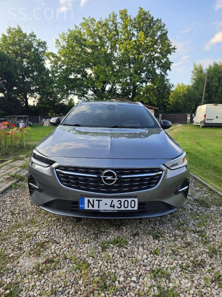Grey Opel Insignia 2021 in Riga, with an engine capacity of 2.00 L and mileage of 159 thousand km for 13650 €, photo 3 on AUTOMOTO.COM.LV