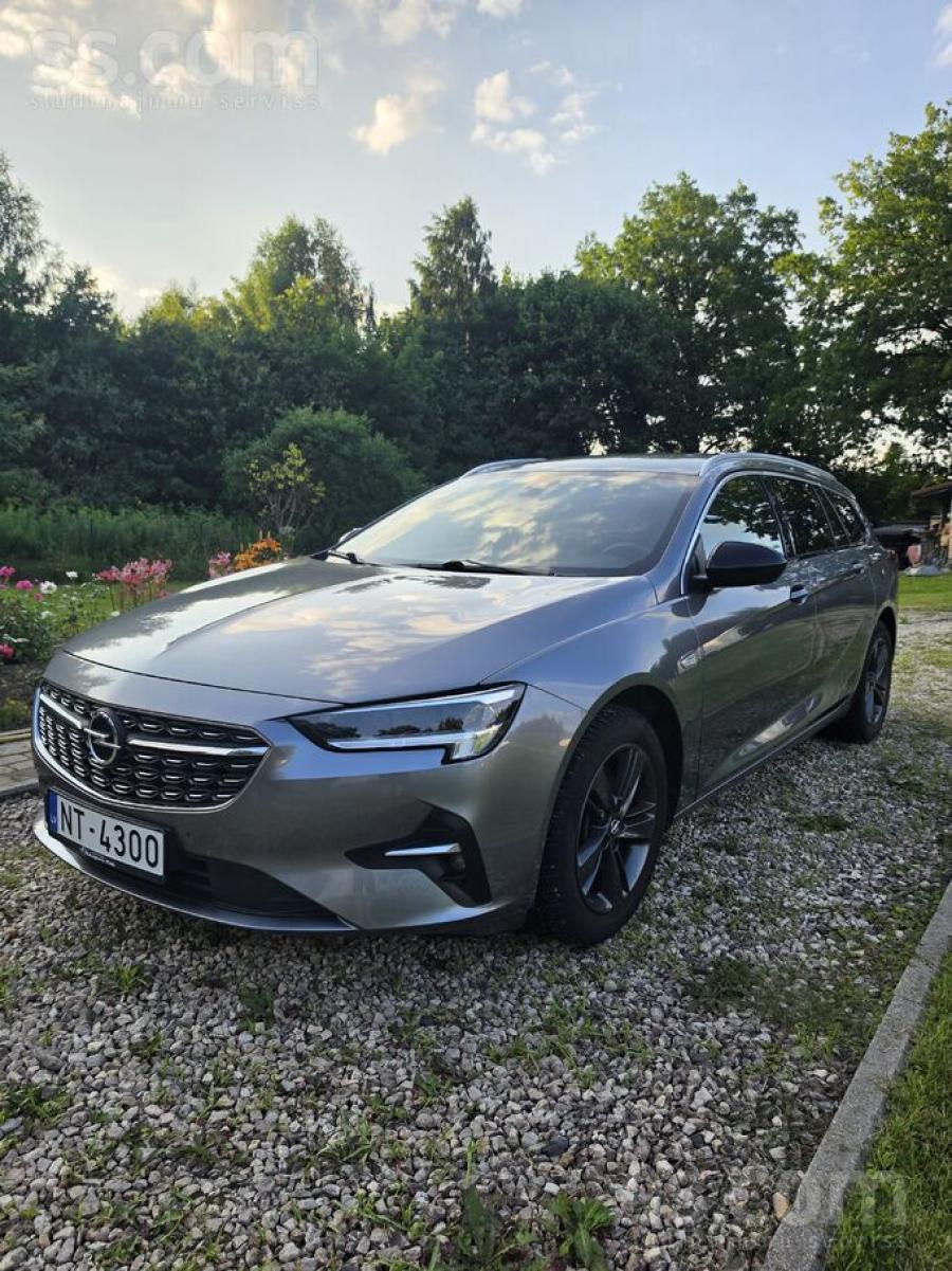 Grey Opel Insignia 2021 in Riga, with an engine capacity of 2.00 L and mileage of 159 thousand km for 13650 €, photo 4 on AUTOMOTO.COM.LV