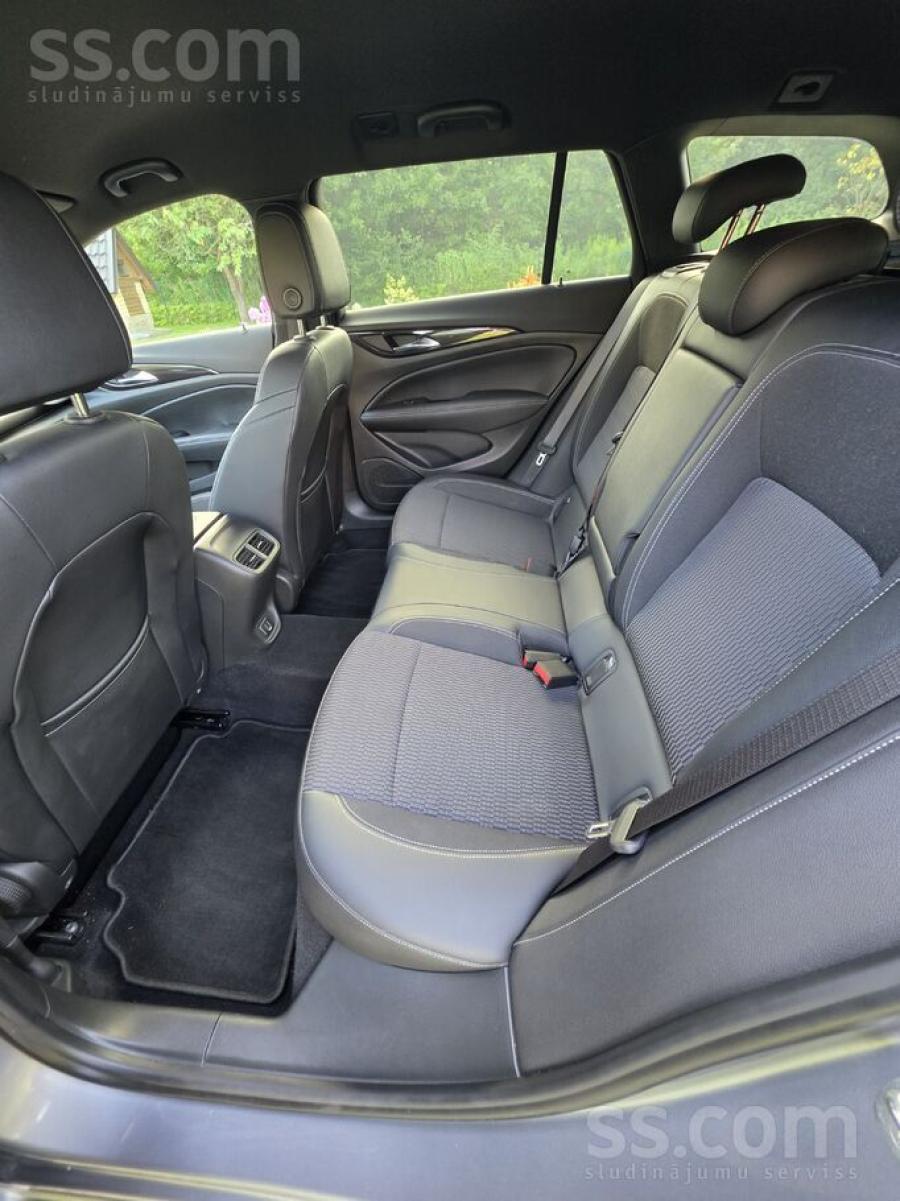 Grey Opel Insignia 2021 in Riga, with an engine capacity of 2.00 L and mileage of 159 thousand km for 13650 €, photo 12 on AUTOMOTO.COM.LV