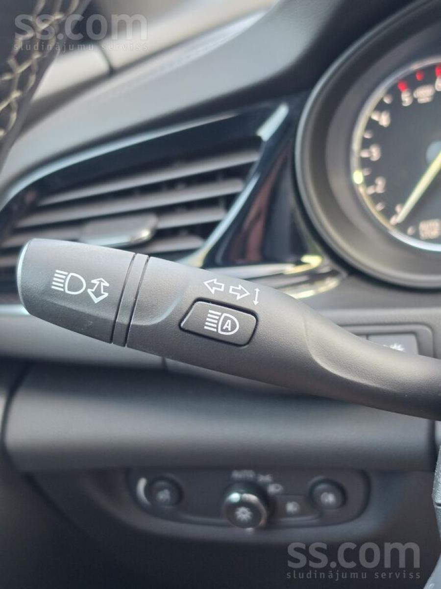 Grey Opel Insignia 2021 in Riga, with an engine capacity of 2.00 L and mileage of 159 thousand km for 13650 €, photo 19 on AUTOMOTO.COM.LV