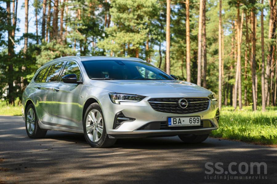 Grey Opel Insignia 2021 in Riga, with an engine capacity of 2.00 L and mileage of 945 thousand km for 17500 €, photo 3 on AUTOMOTO.COM.LV