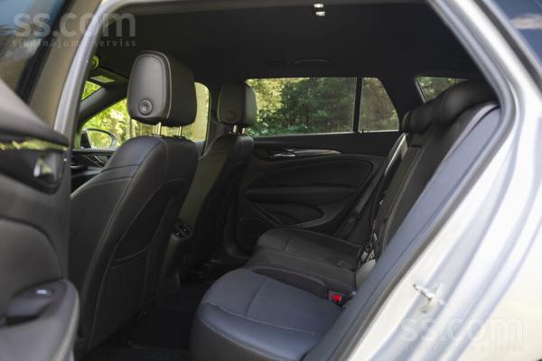Grey Opel Insignia 2021 in Riga, with an engine capacity of 2.00 L and mileage of 945 thousand km for 17500 €, photo 7 on AUTOMOTO.COM.LV