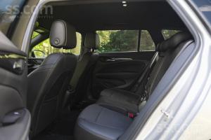 Grey Opel Insignia 2021 in Riga, with an engine capacity of 2.00 L and mileage of 945 thousand km for 17500 €, photo 8 on AUTOMOTO.COM.LV