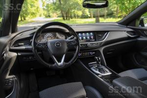 Grey Opel Insignia 2021 in Riga, with an engine capacity of 2.00 L and mileage of 945 thousand km for 17500 €, photo 9 on AUTOMOTO.COM.LV