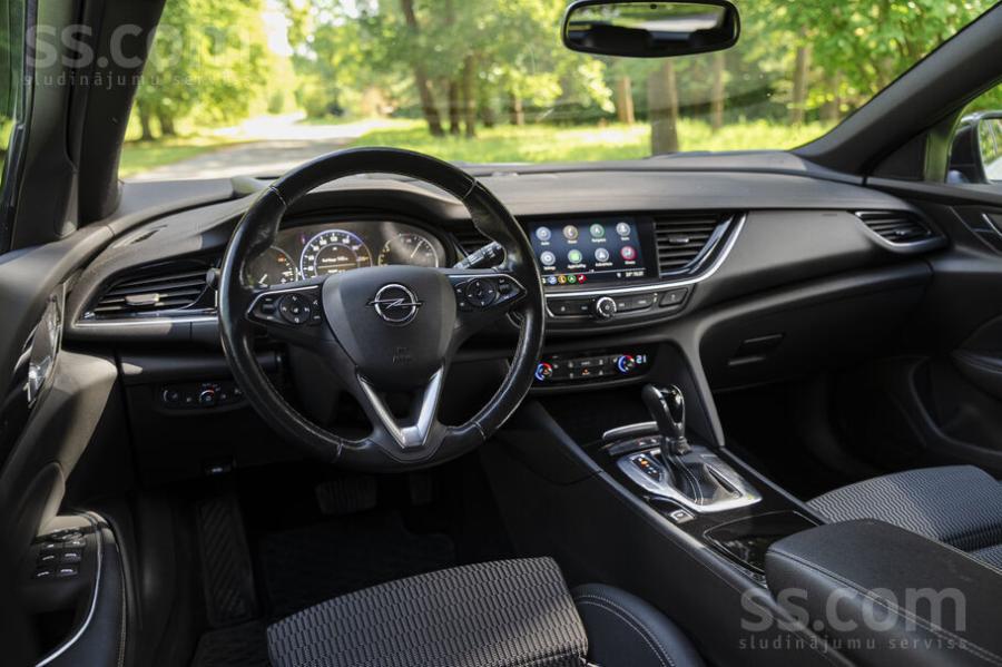 Grey Opel Insignia 2021 in Riga, with an engine capacity of 2.00 L and mileage of 945 thousand km for 17500 €, photo 9 on AUTOMOTO.COM.LV