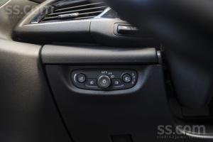 Grey Opel Insignia 2021 in Riga, with an engine capacity of 2.00 L and mileage of 945 thousand km for 17500 €, photo 10 on AUTOMOTO.COM.LV